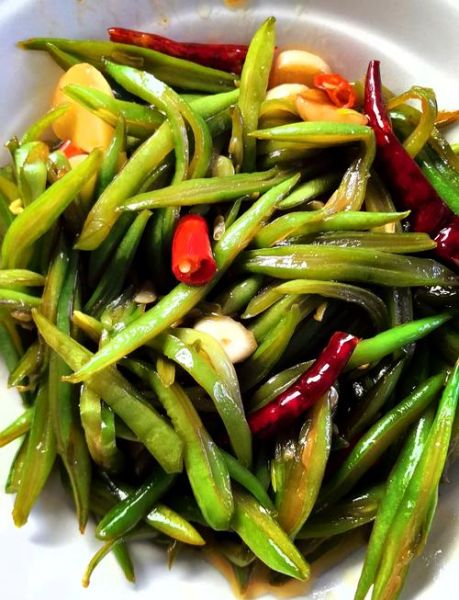 红扁豆角怎么炒好吃_红扁豆角的家常做法-第1张图片-山城妙识 红扁豆角怎么炒好吃_红扁豆角的家常做法-第1张图片-山城妙识