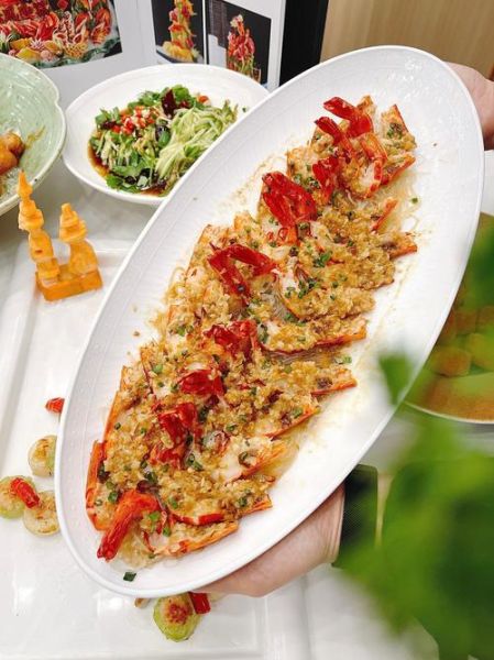 蒜蓉蒸龙虾摆盘技巧_蒜蓉蒸龙虾怎么摆好看-第3张图片-山城妙识