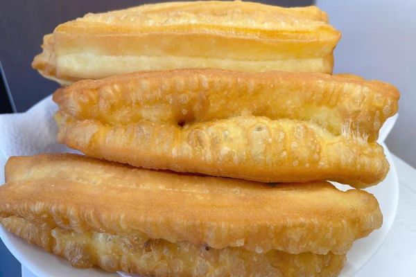 油条怎么和面又酥又蓬松_油条配方比例是多少-第3张图片-山城妙识