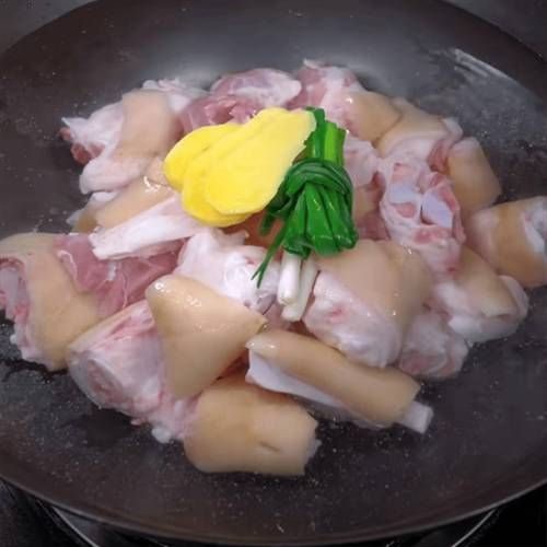 清炖猪蹄最简单做法_清炖猪蹄需要焯水吗-第1张图片-山城妙识 清炖猪蹄最简单做法_清炖猪蹄需要焯水吗-第1张图片-山城妙识