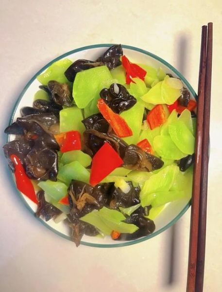 青笋木耳肉片怎么做_青笋木耳肉片焯水吗-第3张图片-山城妙识