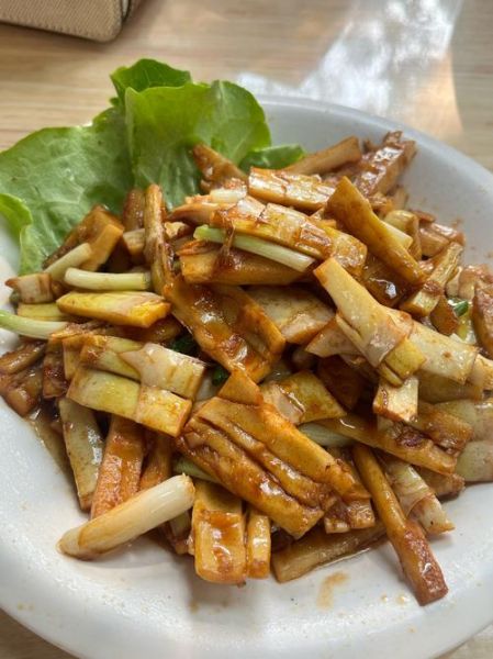 黄磊油焖春笋怎么做_油焖春笋用焯水吗-第1张图片-山城妙识