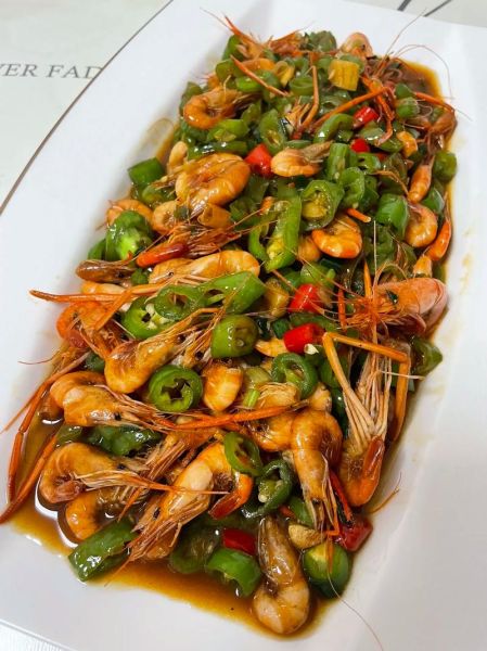 青椒炒河虾怎么炒才脆_青椒炒河虾用焯水吗-第1张图片-山城妙识