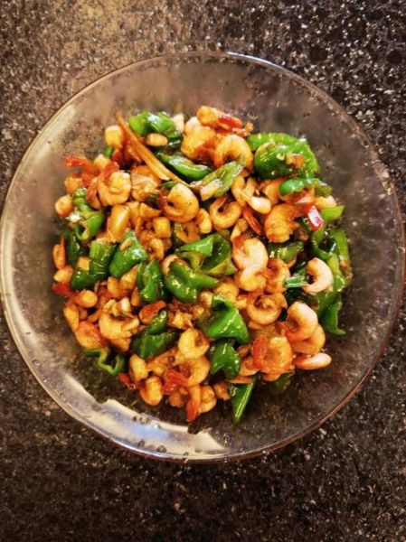青椒炒河虾怎么炒才脆_青椒炒河虾用焯水吗-第3张图片-山城妙识