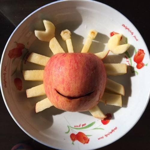 苹果小螃蟹水果拼盘怎么做_苹果小螃蟹拼盘需要哪些水果-第2张图片-山城妙识