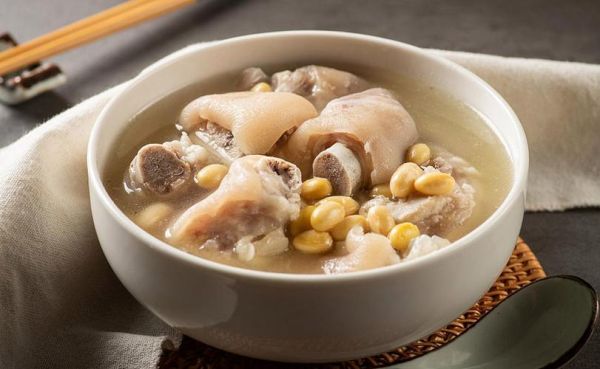 黄豆猪脚汤怎么炖_黄豆猪脚汤需要焯水吗-第3张图片-山城妙识