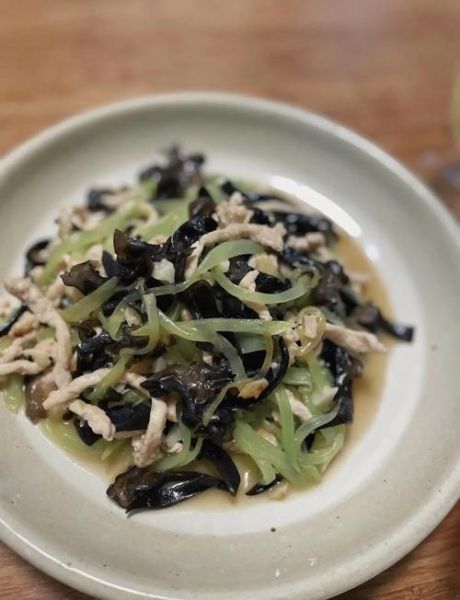 莴笋炒木耳怎么做_莴笋炒木耳需要焯水吗-第3张图片-山城妙识