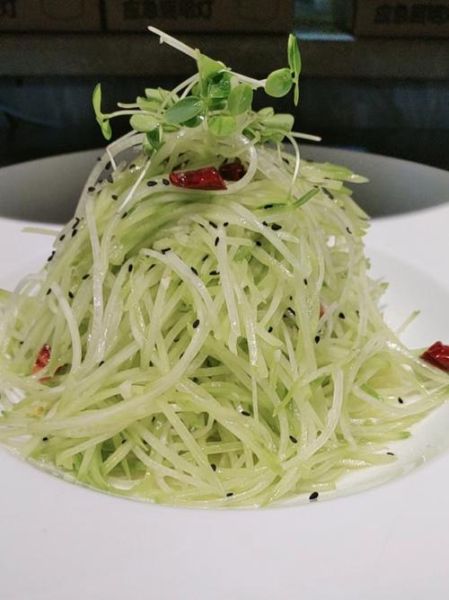 凉拌佛手瓜丝怎么做_佛手瓜凉拌需要焯水吗-第1张图片-山城妙识