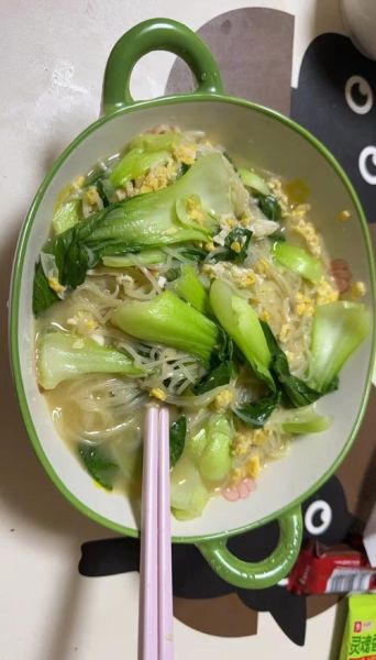 青菜煮面条怎么做好吃_青菜面不黄不柴的秘诀-第1张图片-山城妙识