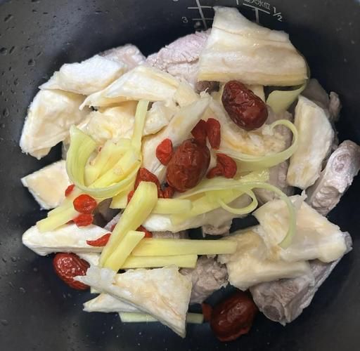 榴莲炖排骨怎么做_榴莲炖排骨的做法步骤-第1张图片-山城妙识