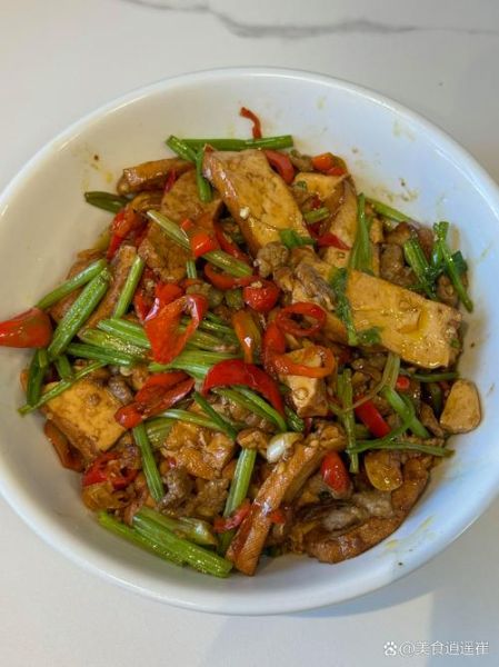 芹菜香干怎么炒好吃_芹菜香干需要焯水吗-第3张图片-山城妙识