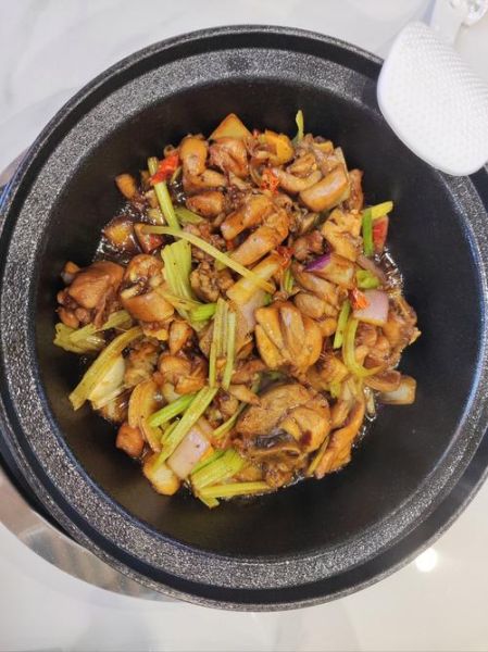 重庆鸡公煲怎么做_家庭版鸡公煲用什么锅-第2张图片-山城妙识