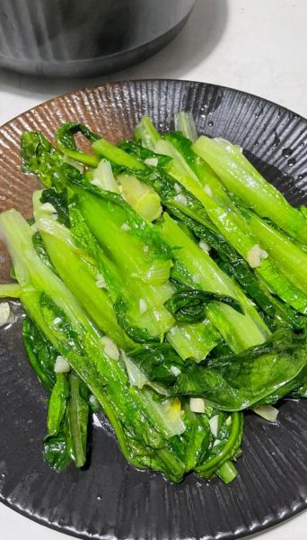 蒜蓉油麦菜怎么炒好吃_蒜蓉油麦菜热量高吗-第3张图片-山城妙识