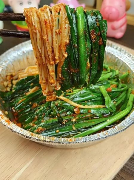 金针菇炒韭菜的热量_金针菇炒韭菜的营养价值-第1张图片-山城妙识