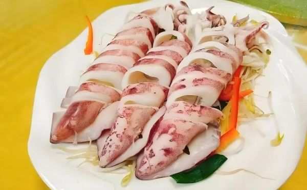 白灼小管鱿鱼怎么做_小管鱿鱼焯水几分钟-第1张图片-山城妙识 白灼小管鱿鱼怎么做_小管鱿鱼焯水几分钟-第1张图片-山城妙识