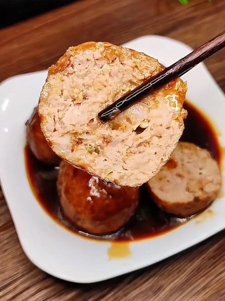 四喜丸子怎么做才松软_四喜丸子不碎的秘诀-第1张图片-山城妙识