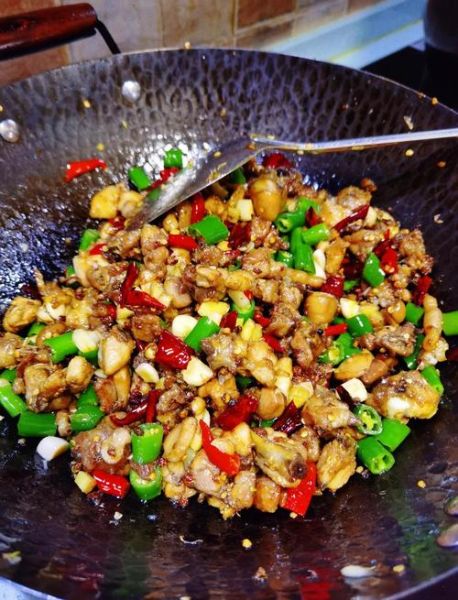 家庭版青椒辣子鸡怎么做_家常辣子鸡要不要焯水-第2张图片-山城妙识 家庭版青椒辣子鸡怎么做_家常辣子鸡要不要焯水-第2张图片-山城妙识