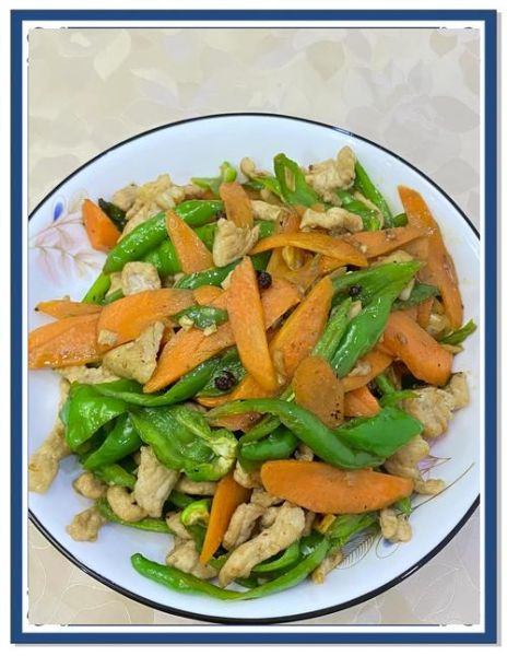 青椒胡萝卜炒肉丝怎么做_青椒胡萝卜炒肉丝家常做法-第2张图片-山城妙识