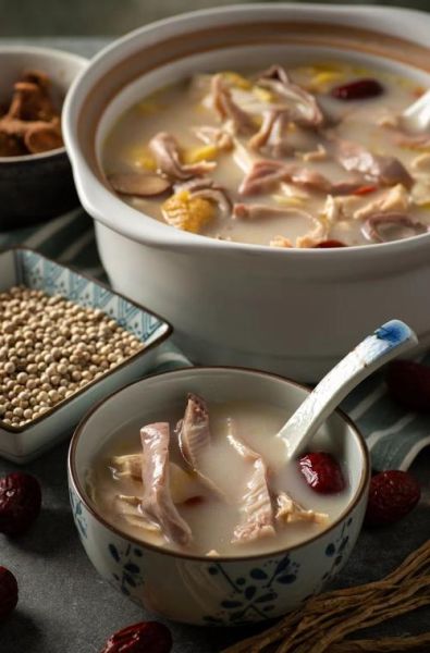 猪肚和什么煲汤最好_猪肚煲汤搭配推荐-第2张图片-山城妙识