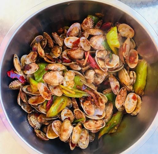 爆炒蛤蜊怎么炒才鲜嫩_爆炒蛤蜊要不要焯水-第1张图片-山城妙识