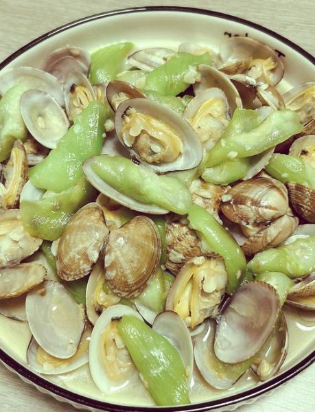 炒花蛤怎么炒才鲜嫩_炒花蛤要不要焯水-第1张图片-山城妙识