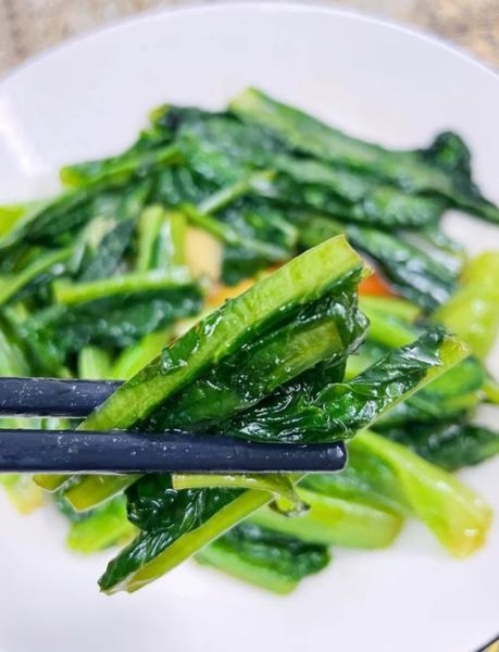 清炒油麦菜怎么做_油麦菜需要焯水吗-第1张图片-山城妙识