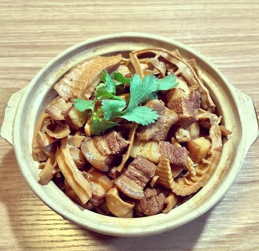 五花肉焖笋干香菇怎么做_五花肉焖笋干香菇窍门-第1张图片-山城妙识 五花肉焖笋干香菇怎么做_五花肉焖笋干香菇窍门-第1张图片-山城妙识