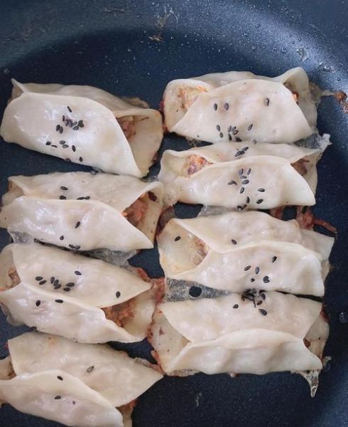 锅贴怎么煎不粘锅_锅贴视频教程详细步骤-第1张图片-山城妙识 锅贴怎么煎不粘锅_锅贴视频教程详细步骤-第1张图片-山城妙识