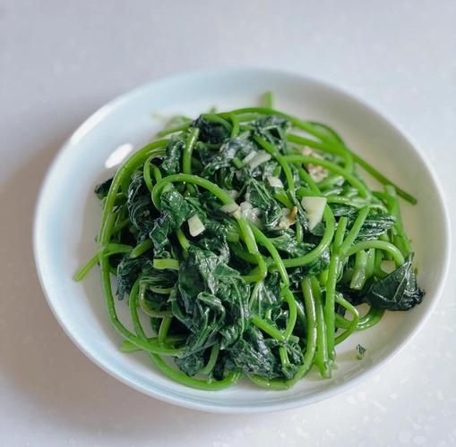 红薯叶怎么炒好吃_红薯叶炒前要不要焯水-第1张图片-山城妙识