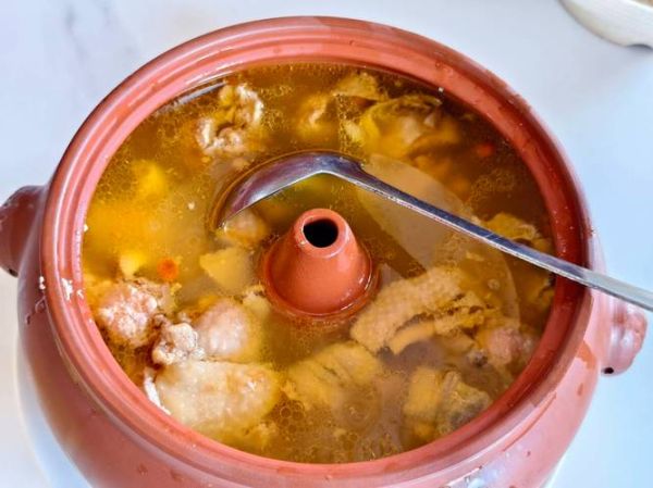 汽锅鸡正宗做法_汽锅鸡配方比例-第1张图片-山城妙识