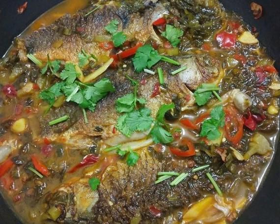 酸菜鲫鱼怎么做才好吃_酸菜鲫鱼的家常做法-第2张图片-山城妙识