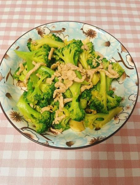 肉炒西兰花怎么炒好吃_西兰花焯水几分钟-第1张图片-山城妙识