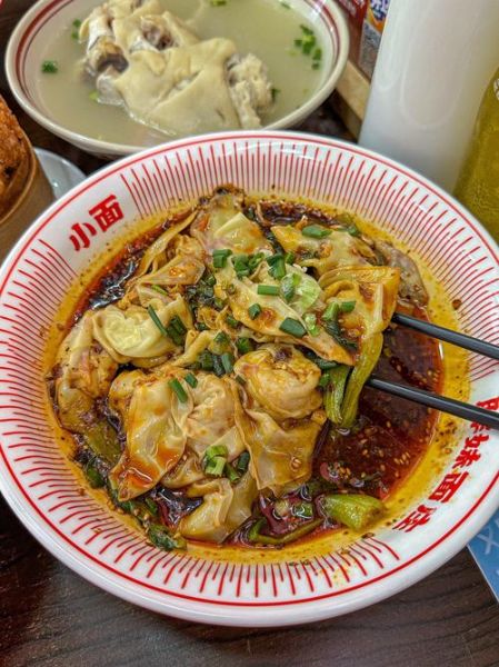 红油抄手热量是多少_减肥能吃吗-第1张图片-山城妙识