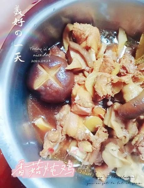 香菇炖鸡什么时候放香菇_香菇炖鸡香菇下锅最佳时间-第1张图片-山城妙识