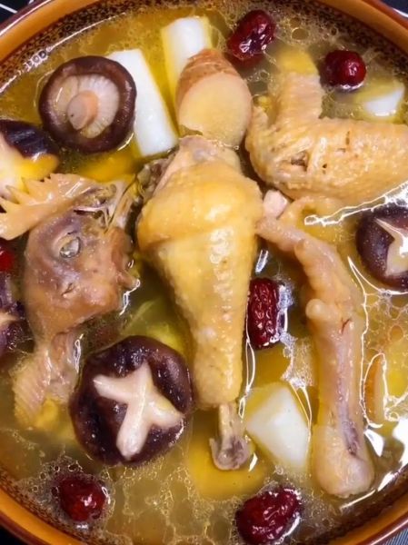 香菇炖鸡什么时候放香菇_香菇炖鸡香菇下锅最佳时间-第3张图片-山城妙识