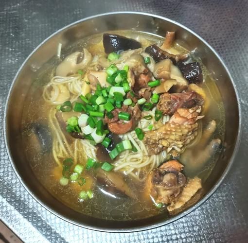 香菇炖鸡面康师傅好吃吗_做法-第2张图片-山城妙识
