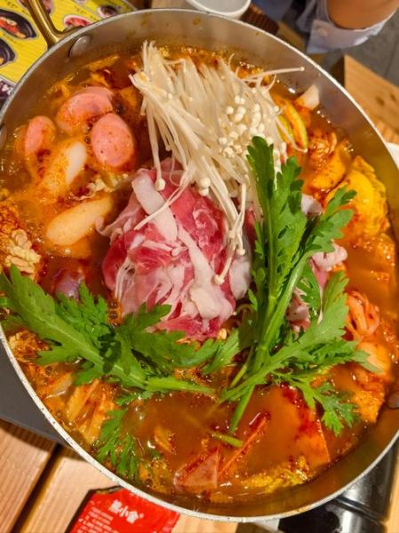 韩式部队火锅怎么做_部队火锅正宗做法-第2张图片-山城妙识 韩式部队火锅怎么做_部队火锅正宗做法-第2张图片-山城妙识