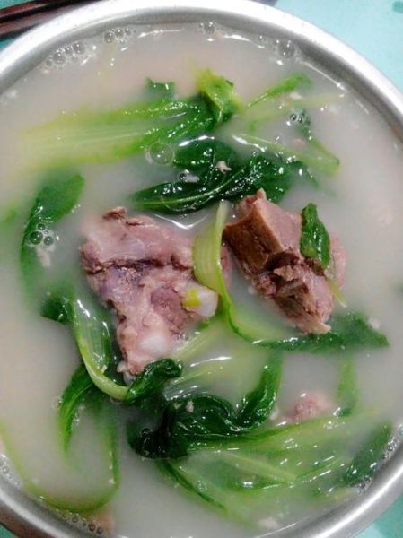 排骨小白菜汤怎么炖好喝_排骨小白菜汤的做法步骤-第1张图片-山城妙识