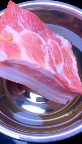 梅菜扣肉的家常做法_正宗做法步骤-第2张图片-山城妙识 梅菜扣肉的家常做法_正宗做法步骤-第2张图片-山城妙识