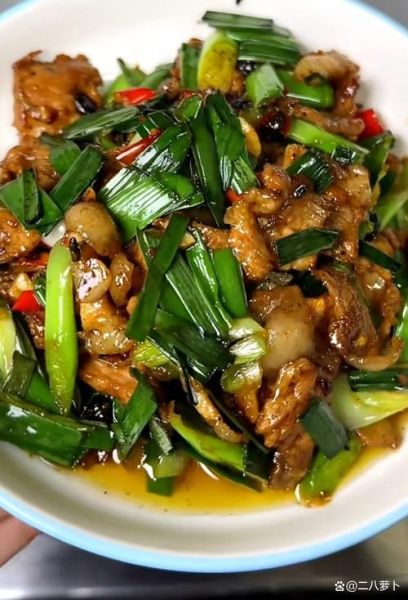 蒜苗炒肉怎么做_蒜苗炒肉家常做法-第1张图片-山城妙识