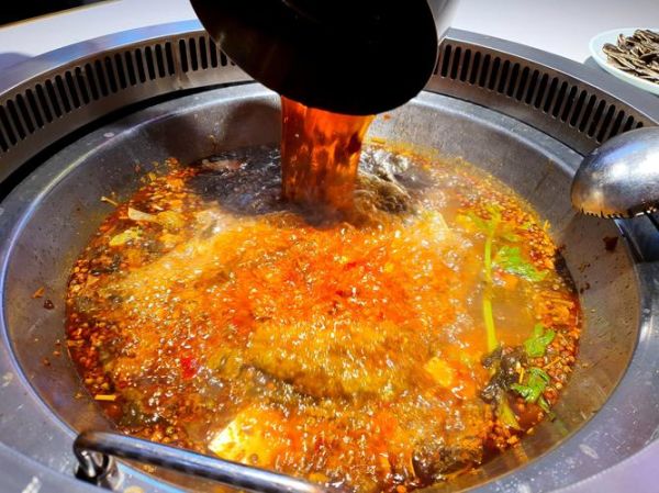 酸菜鱼头火锅怎么做_鱼头火锅底料配方-第1张图片-山城妙识