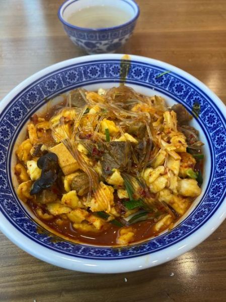 西安牛羊肉泡馍哪家正宗_怎么掰馍才地道-第1张图片-山城妙识