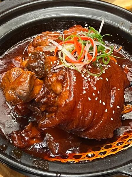 扒猪肘子怎么做_扒猪肘子软烂不腥的秘诀-第1张图片-山城妙识