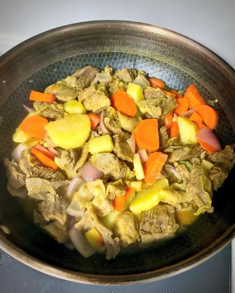 咖喱土豆炖牛腩怎么做才软烂入味_咖喱土豆炖牛腩窍门-第2张图片-山城妙识 咖喱土豆炖牛腩怎么做才软烂入味_咖喱土豆炖牛腩窍门-第2张图片-山城妙识