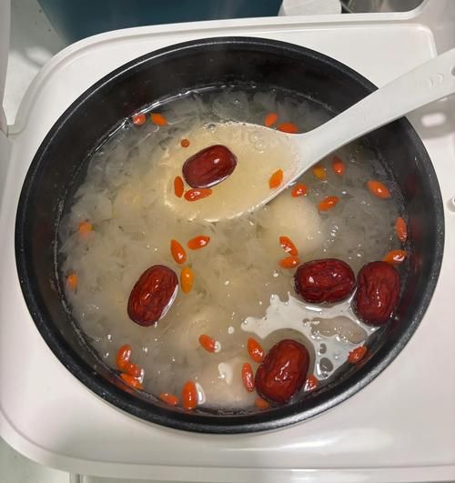 白木耳炖汤的做法大全_白木耳炖汤要炖多久-第1张图片-山城妙识