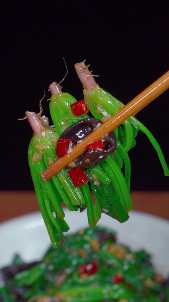 芥末拌菠菜怎么做_菠菜焯水几分钟-第1张图片-山城妙识