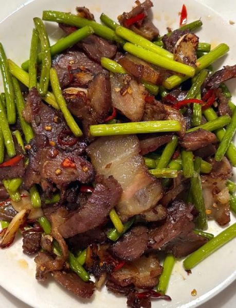 蒜苔炒腊肉怎么炒好吃_蒜苔炒腊肉的做法大全-第2张图片-山城妙识