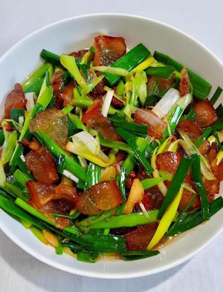 蒜苔炒腊肉怎么炒好吃_蒜苔炒腊肉的做法大全-第1张图片-山城妙识