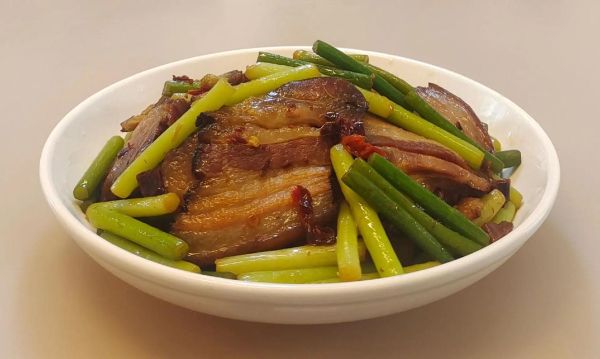 蒜苔炒腊肉怎么炒好吃_蒜苔炒腊肉的做法大全-第3张图片-山城妙识