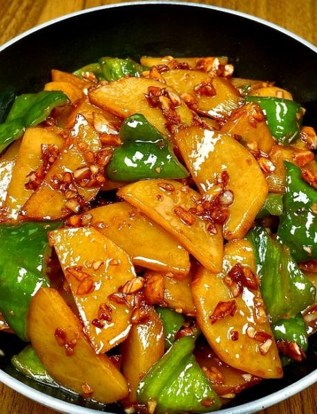 尖椒土豆片怎么炒好吃_家常尖椒土豆片做法-第1张图片-山城妙识